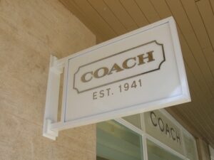 Blade/Overhead Signs Displays – Best Signs